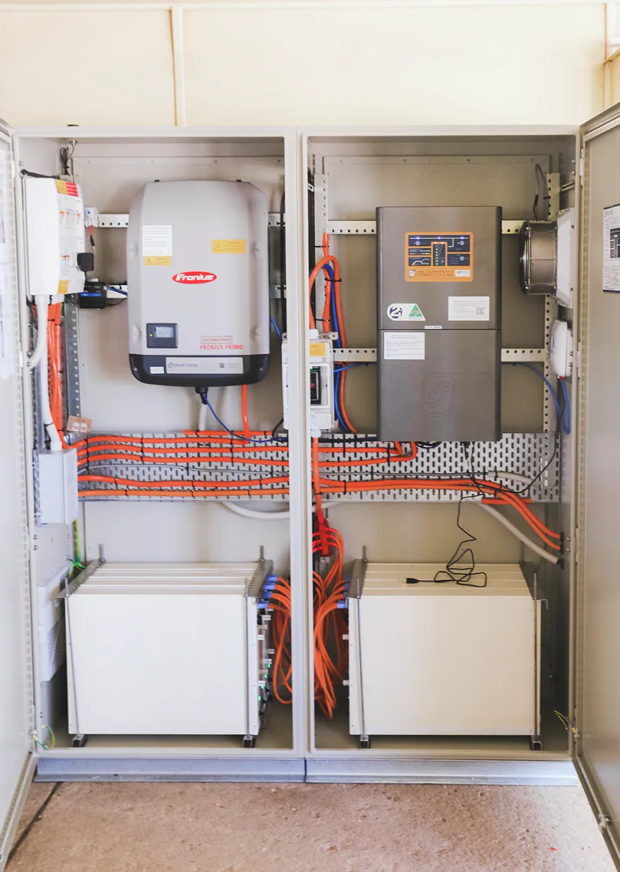 Normal vs Hybrid vs Off-Grid: Inverter Types Explained⚡Australia